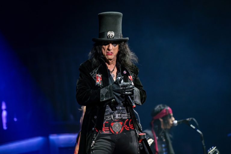 Alice Cooper Announces Guest Hosts For Devil On My Shoulder UK Book ...